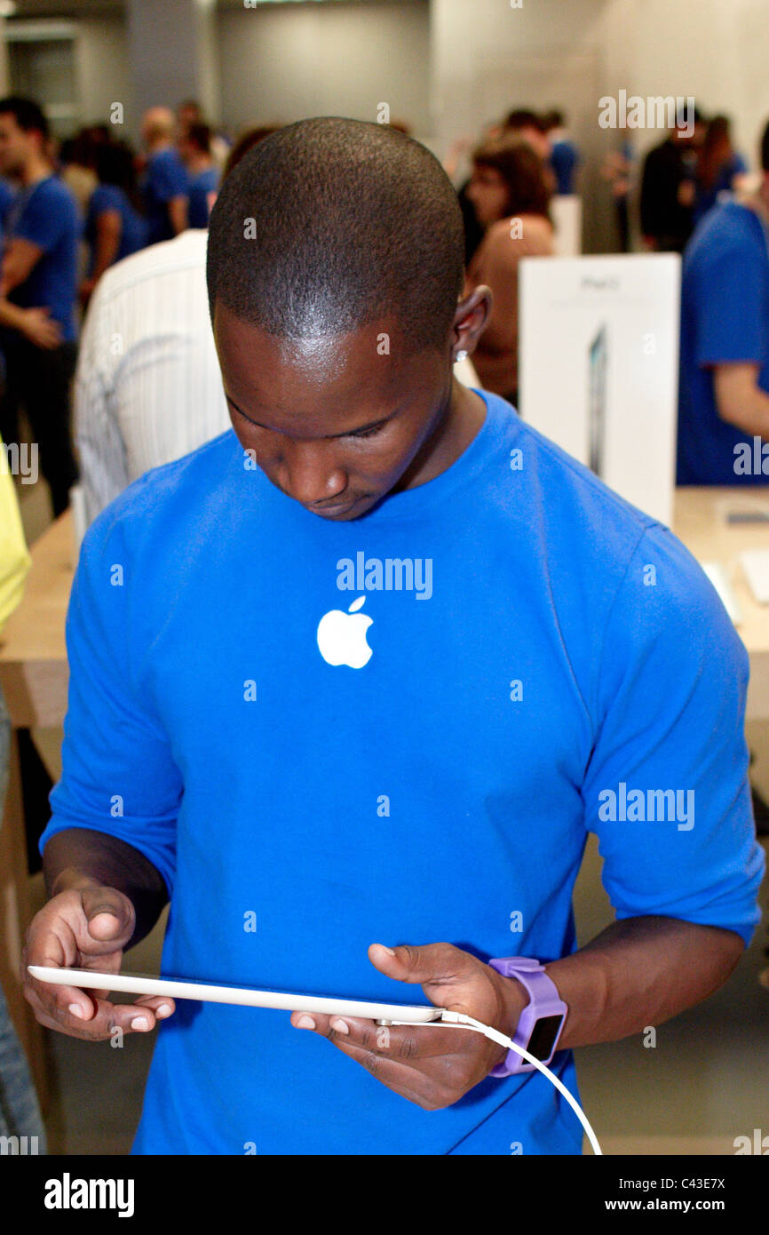 Apple product launch hi-res stock photography and images - Alamy