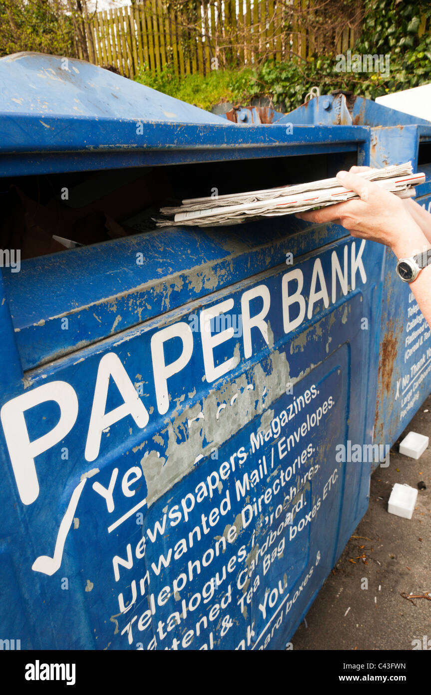Woman recycling newspapers hi-res stock photography and images - Alamy