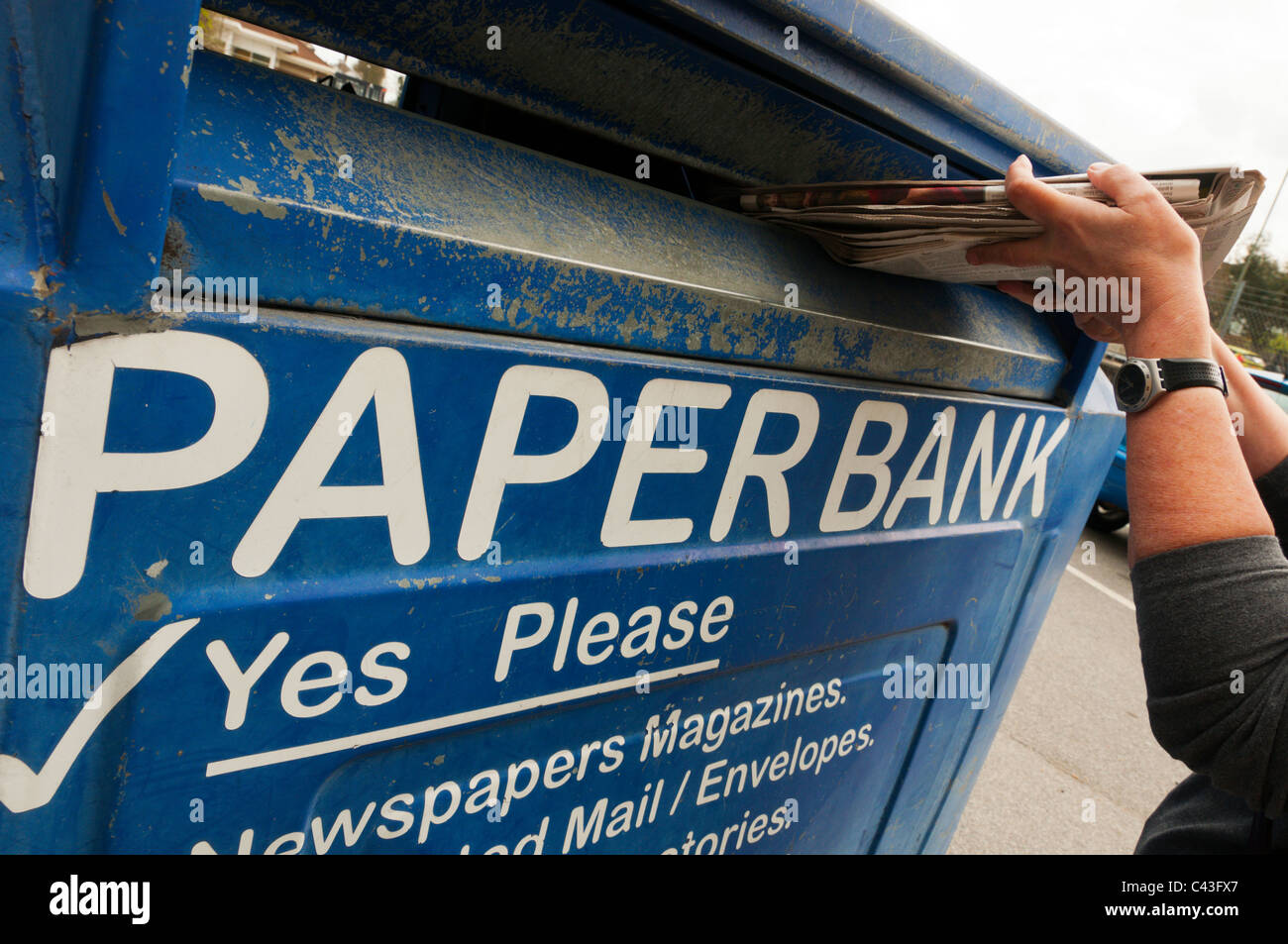 Woman recycling newspapers hi-res stock photography and images - Alamy