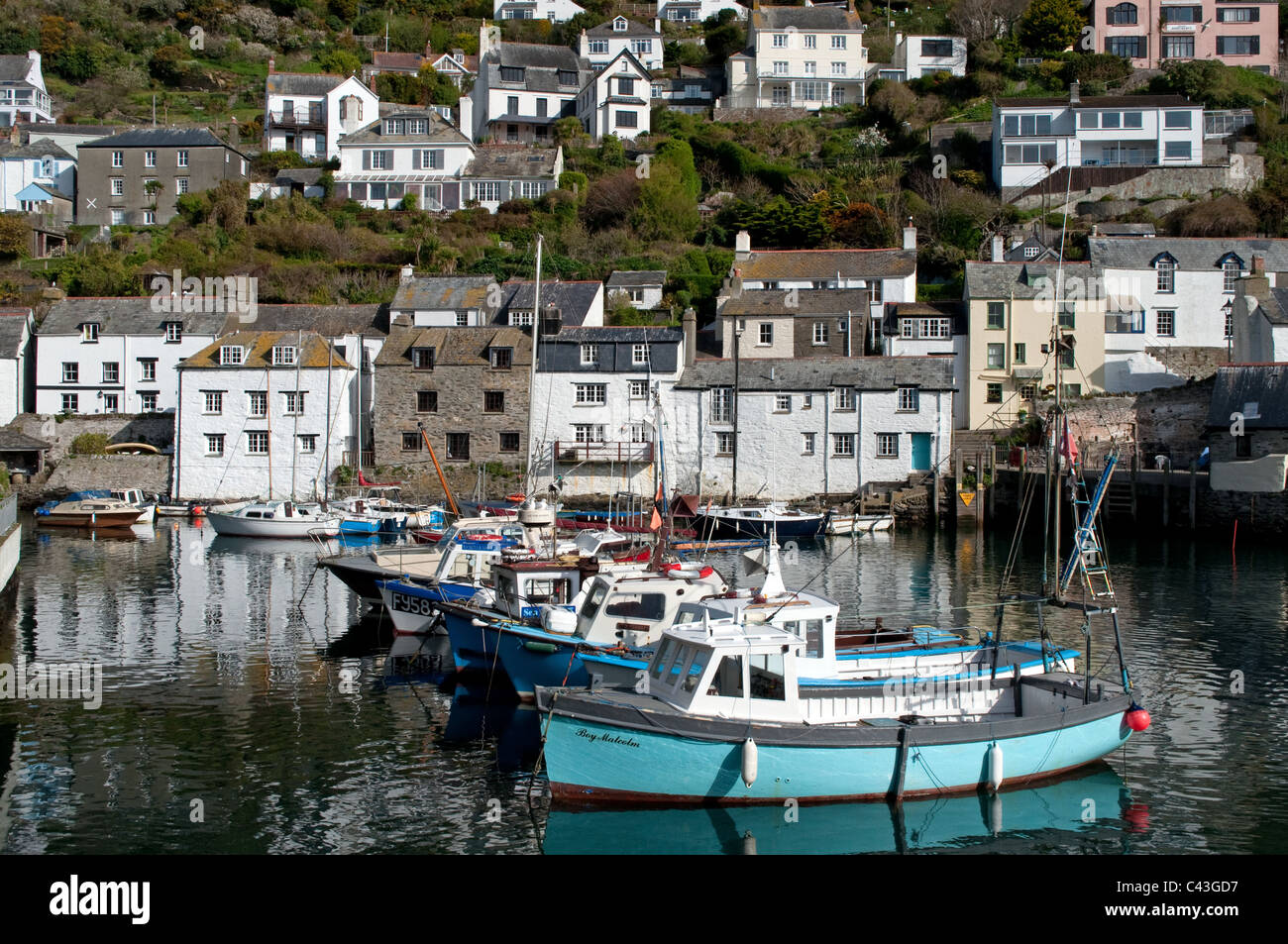 Cornwall fishing boats harbour hi-res stock photography and images - Alamy