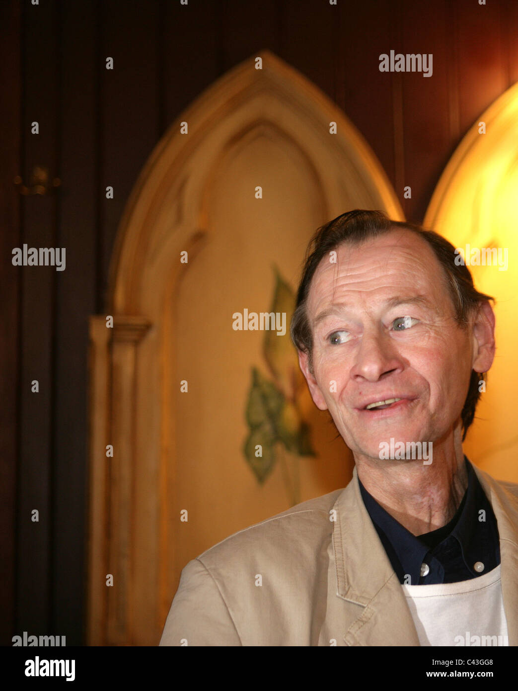 Alex higgins drinking hi-res stock photography and images - Alamy