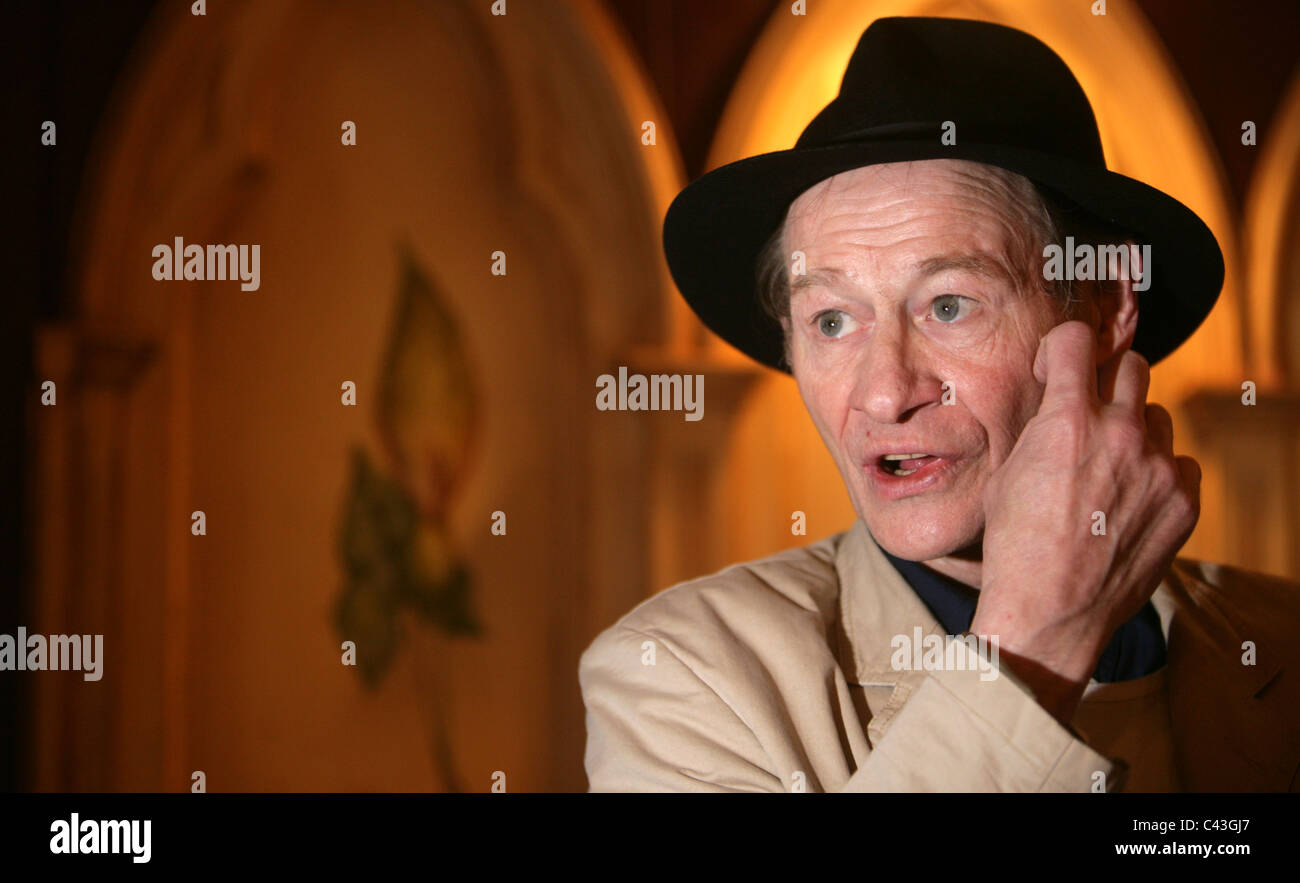 World snooker champion alex higgins hi-res stock photography and images ...