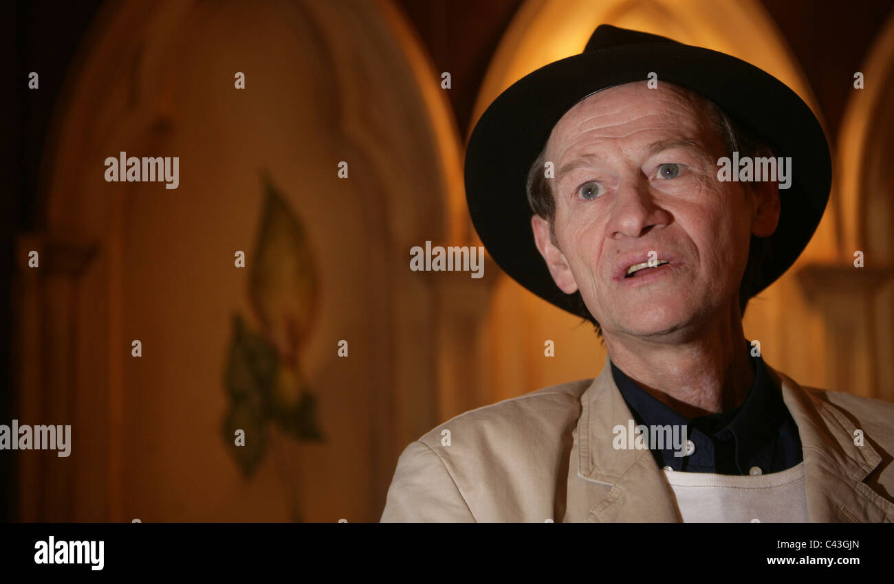 Alex higgins drinking hi-res stock photography and images - Alamy