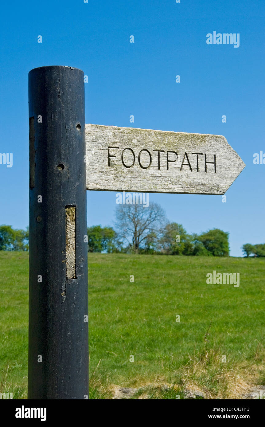 Walk footpath signs hi-res stock photography and images - Alamy