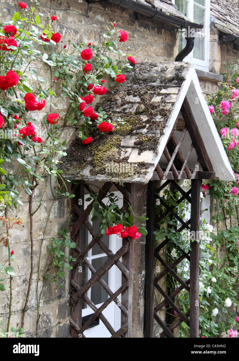 Roses around the door hi-res stock photography and images - Alamy