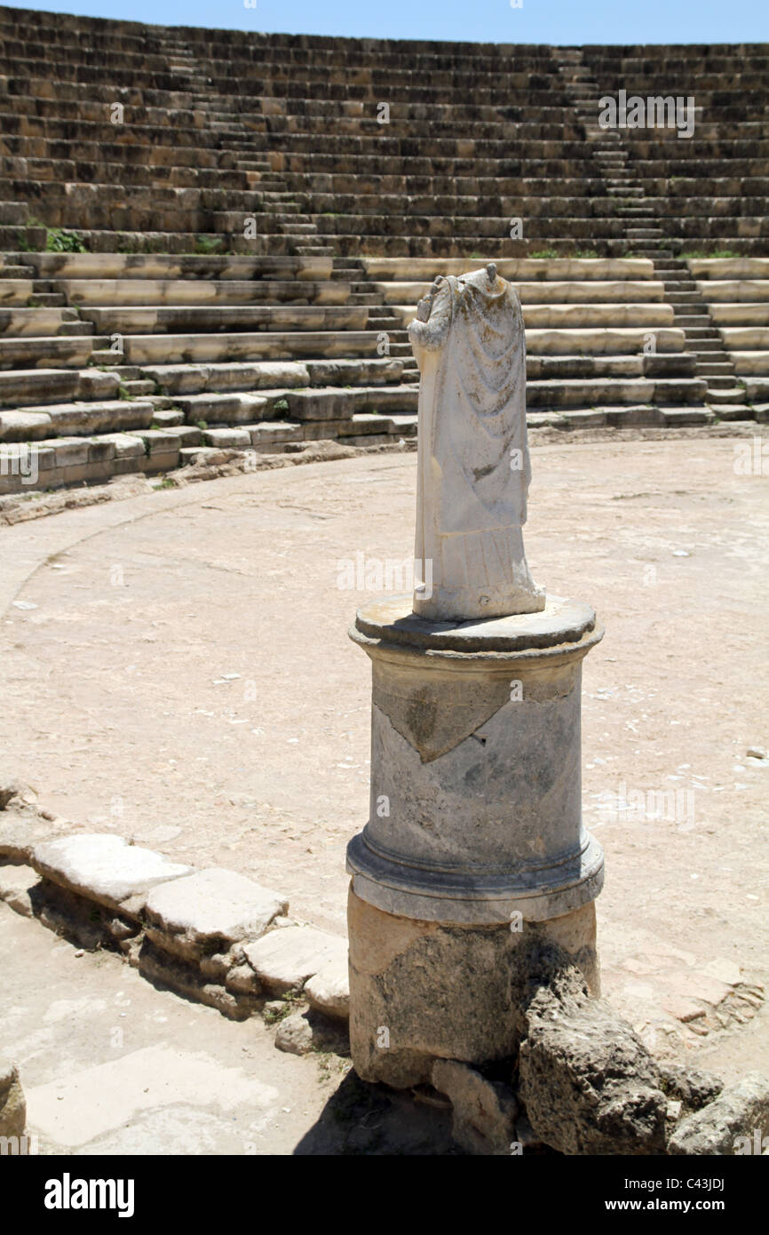 Statues in ancient roman ruins hi-res stock photography and images - Alamy