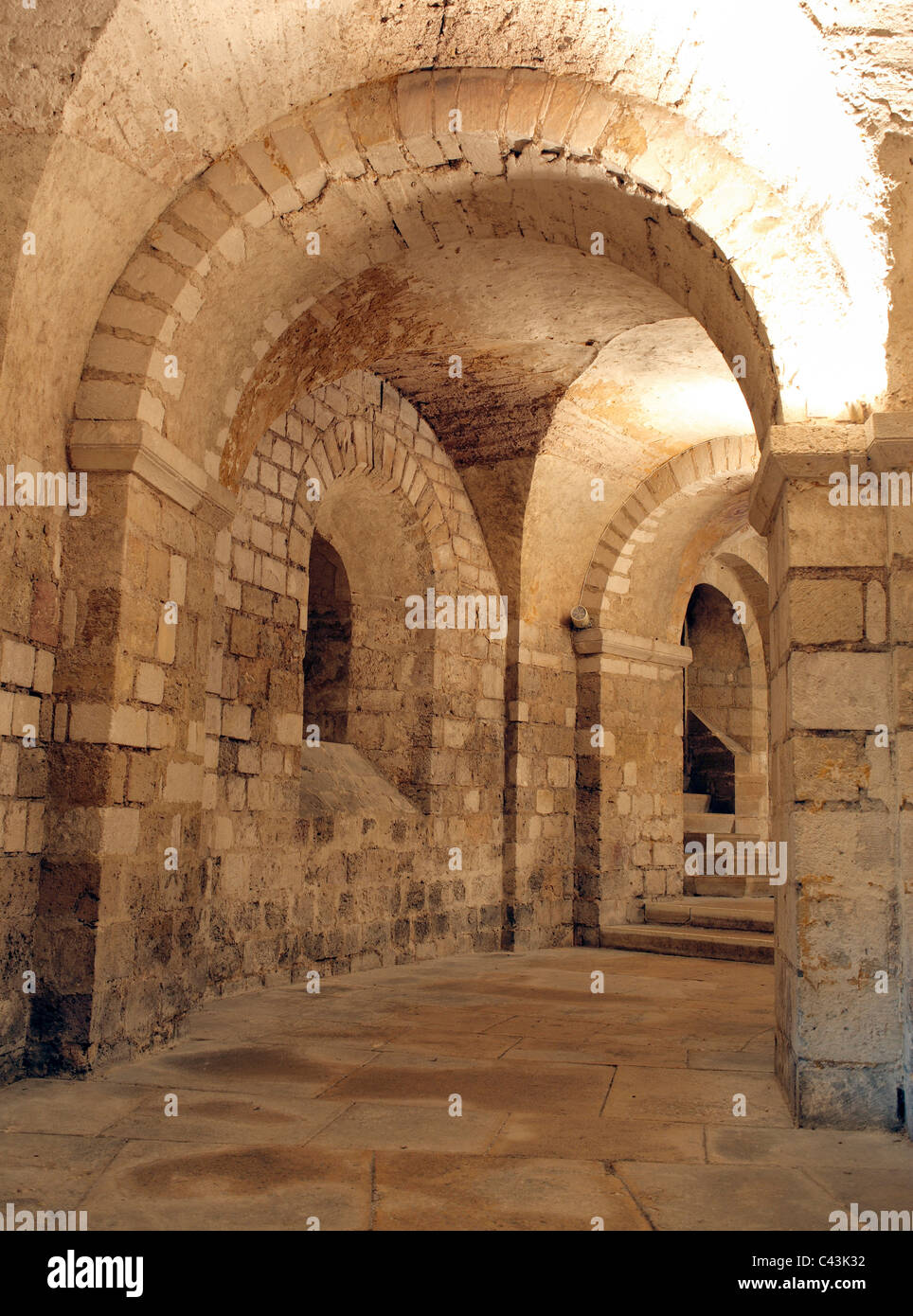 French romanesque architecture hi-res stock photography and images - Alamy