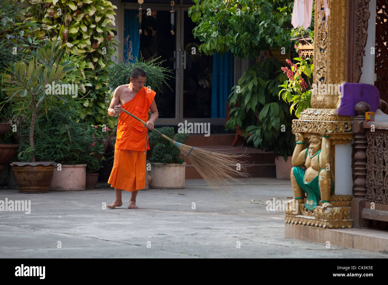 Monk cleaning temple hi-res stock photography and images - Alamy