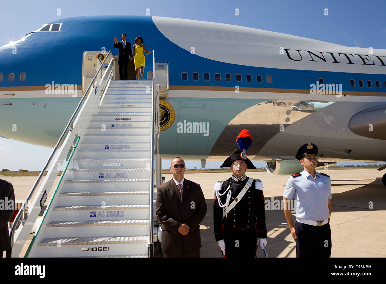 President Barack Obama and First Lady Michelle Obama arrive in Rome ...