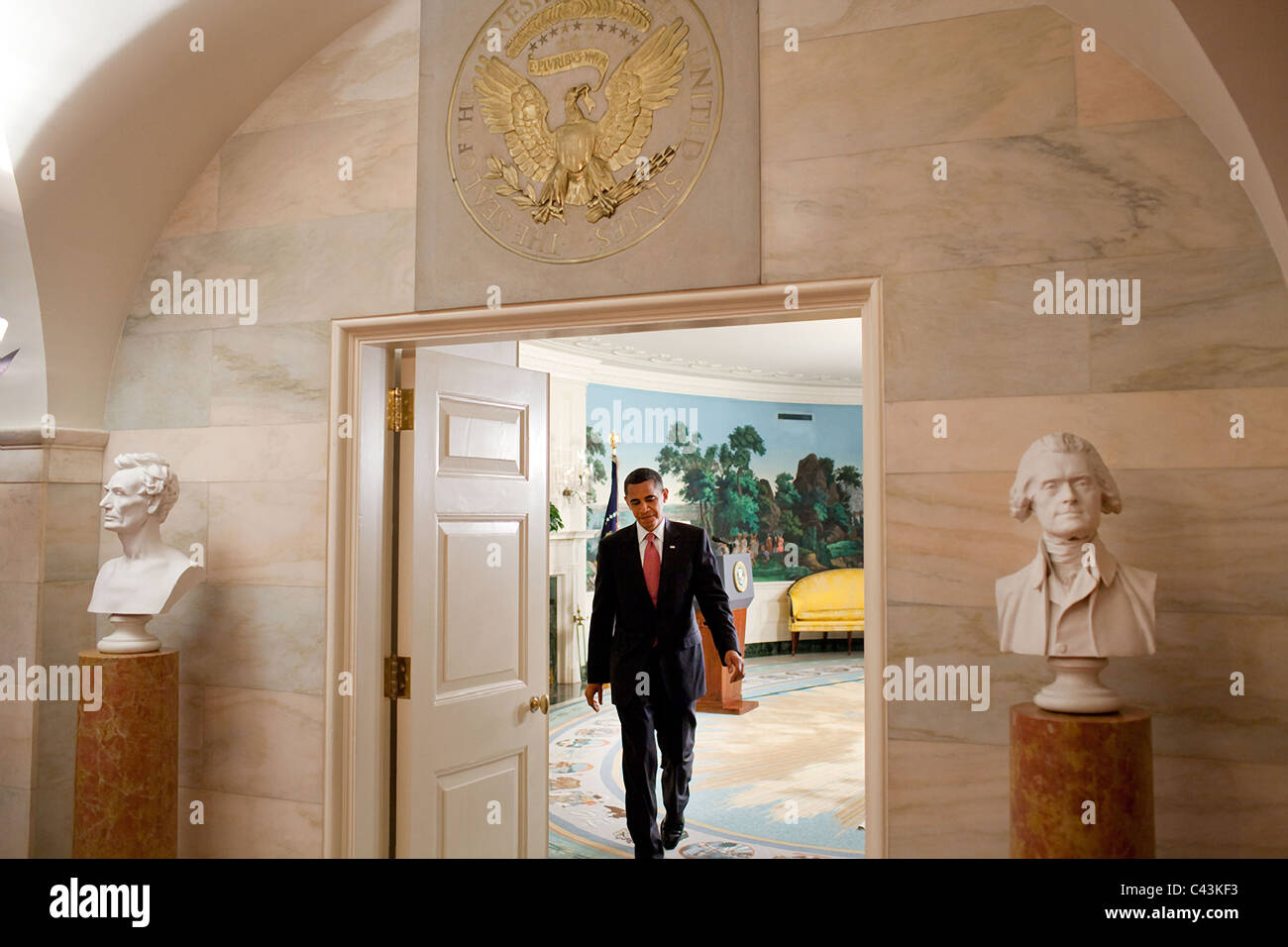 President obama alone walks hi-res stock photography and images - Alamy