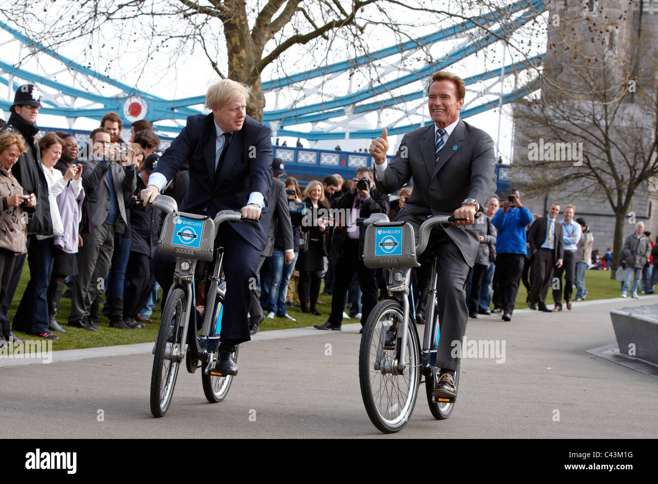 Arnold Schwarzenegger and Boris Johnston ride hire bicycles near City ...