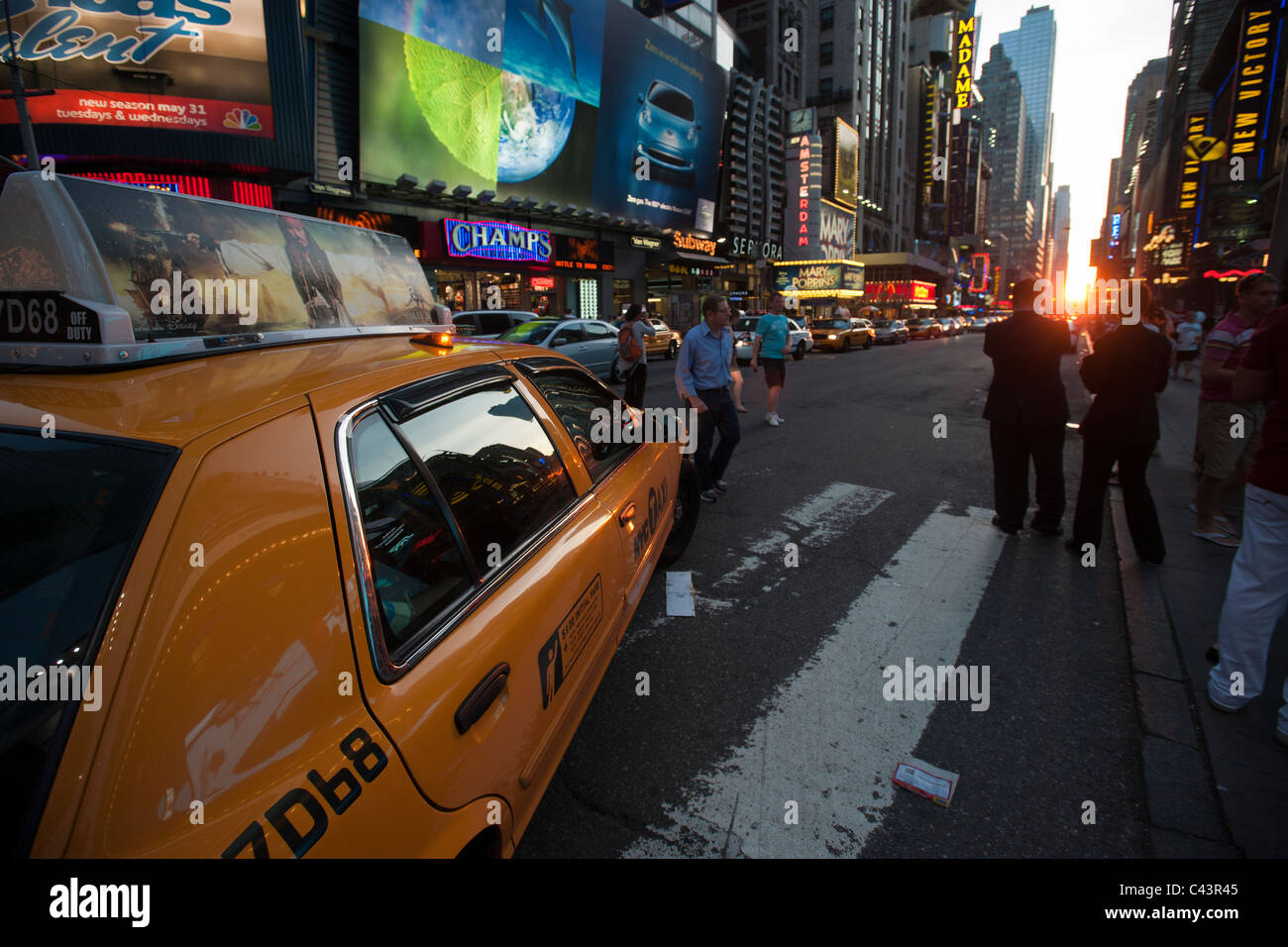 Visitors to Times Square in New York pass the Manhattanhenge sunset ...