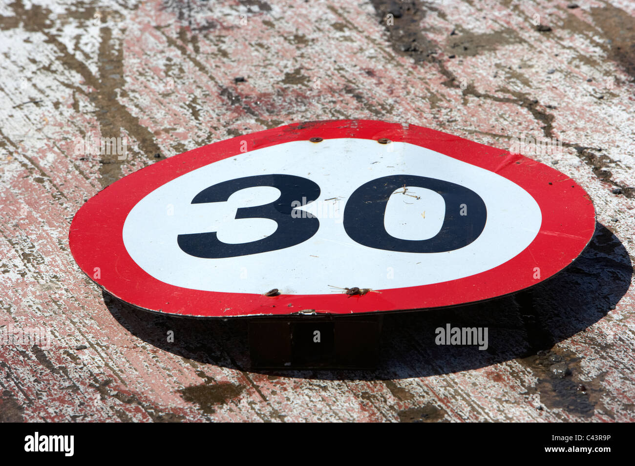 30mph speed limit sign hi-res stock photography and images - Alamy