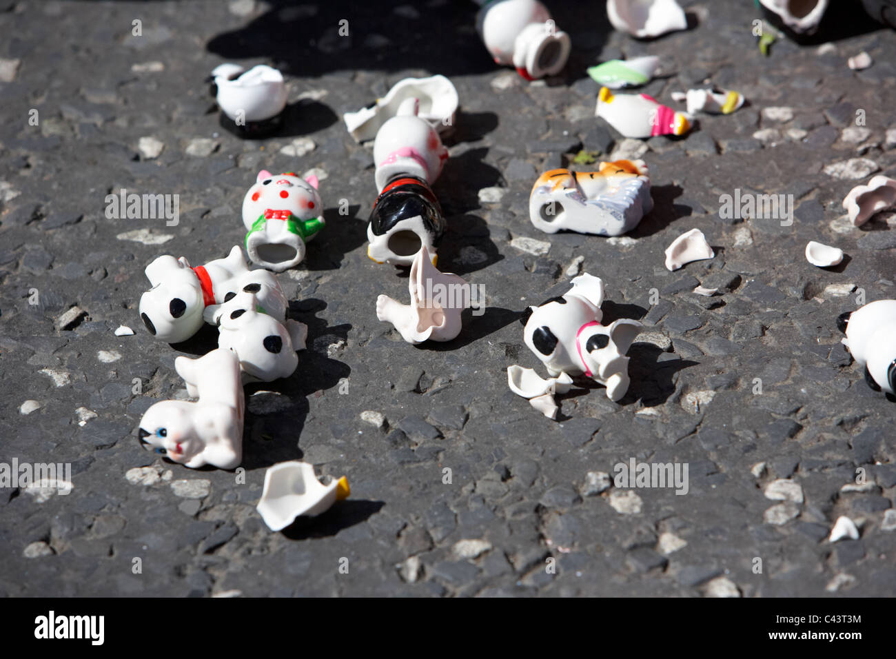 China and porcelain and figures hi-res stock photography and images - Alamy