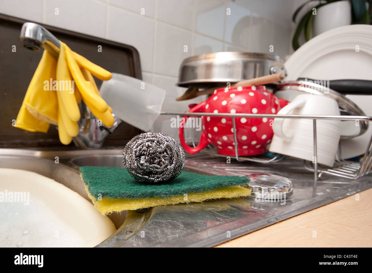 Washing up gloves hi-res stock photography and images - Alamy