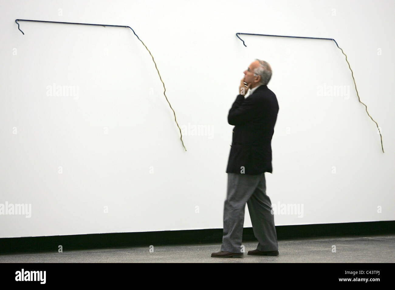 Looking at art hi-res stock photography and images - Alamy