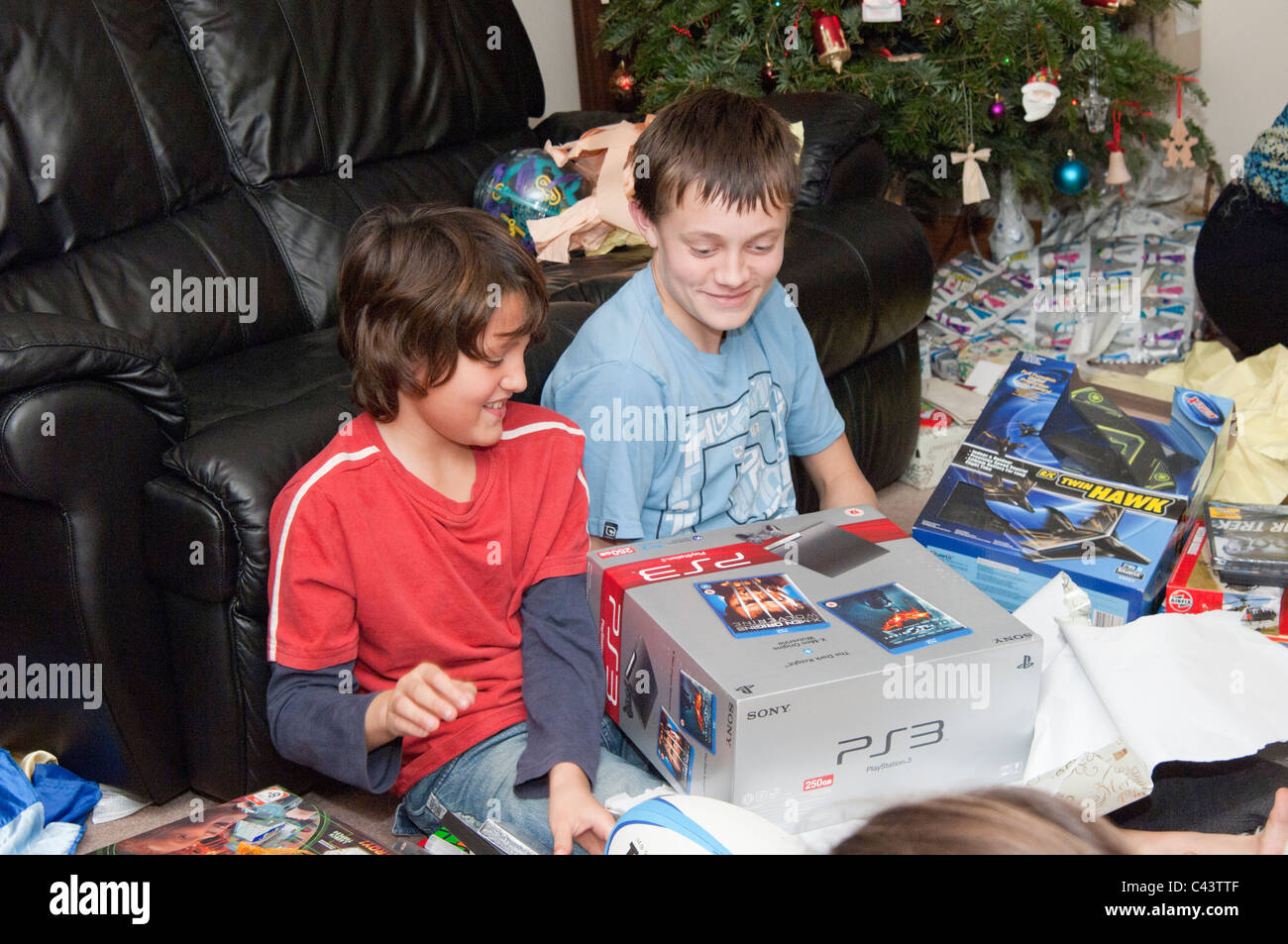 Teenage christmas tree hi-res stock photography and images - Alamy