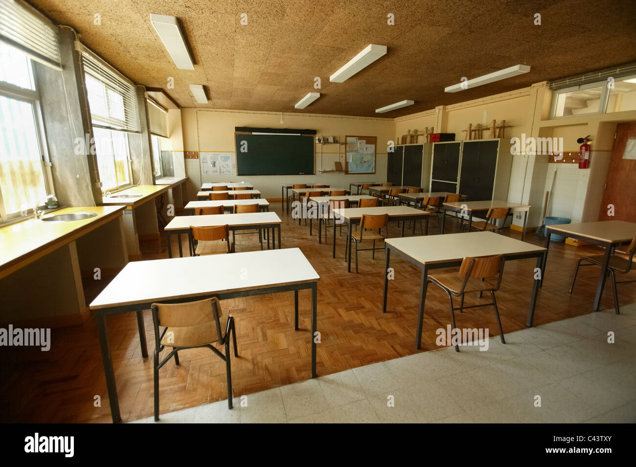 Empty classroom usa hi-res stock photography and images - Alamy