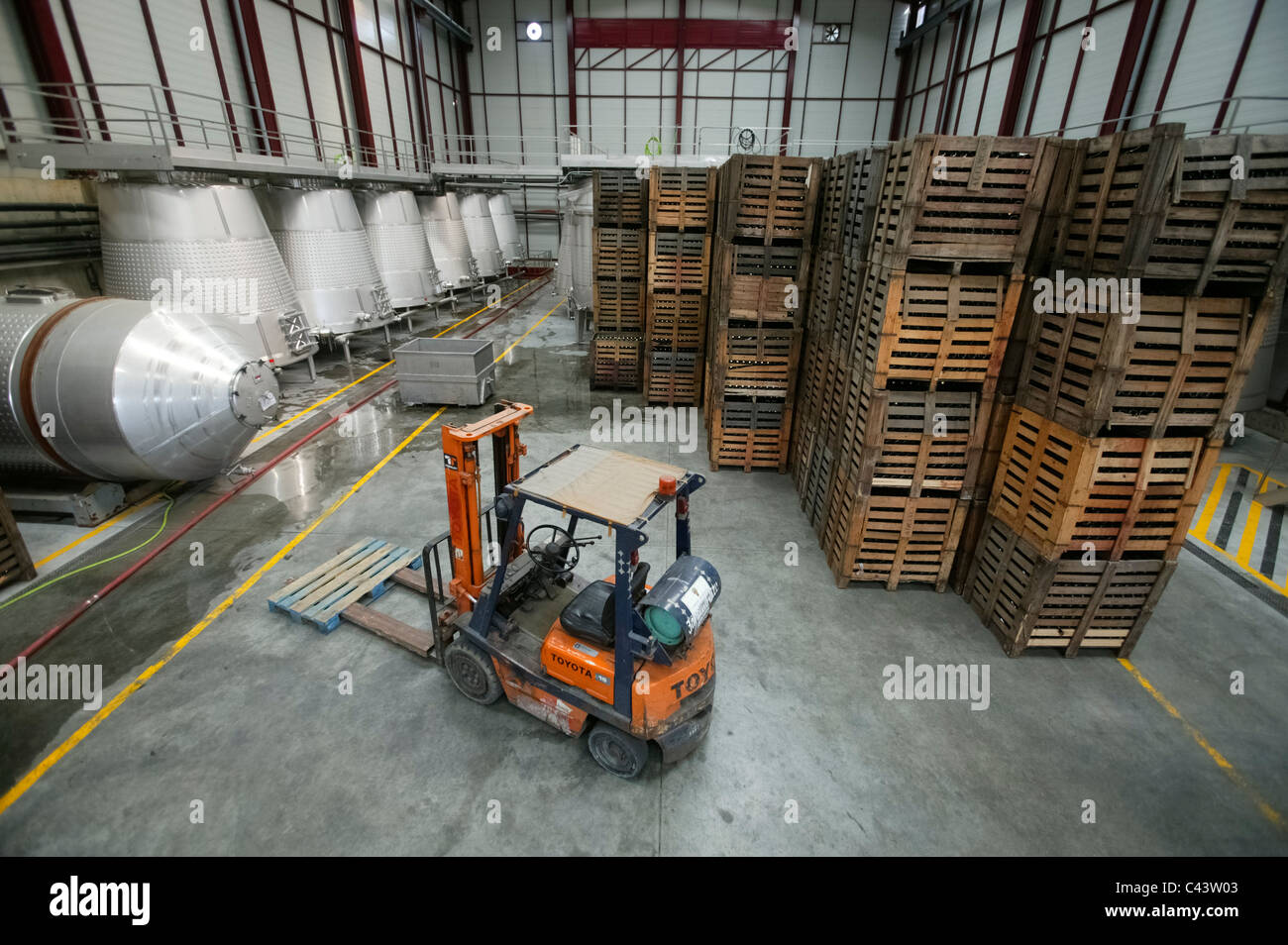 Forklifts horizontal hi-res stock photography and images - Alamy