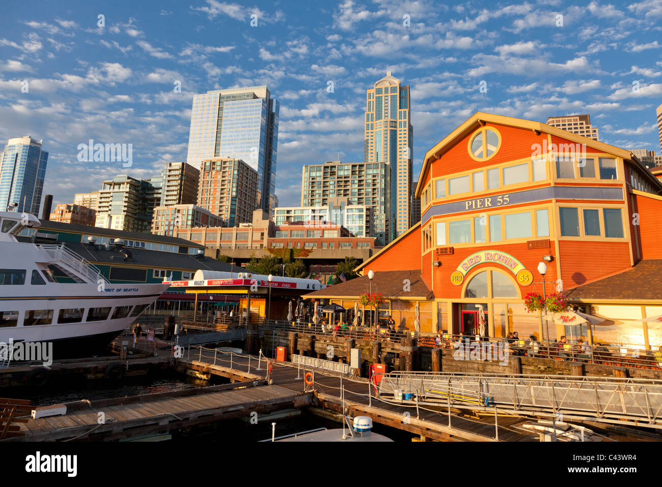 Pier 55 seattle hi-res stock photography and images - Alamy