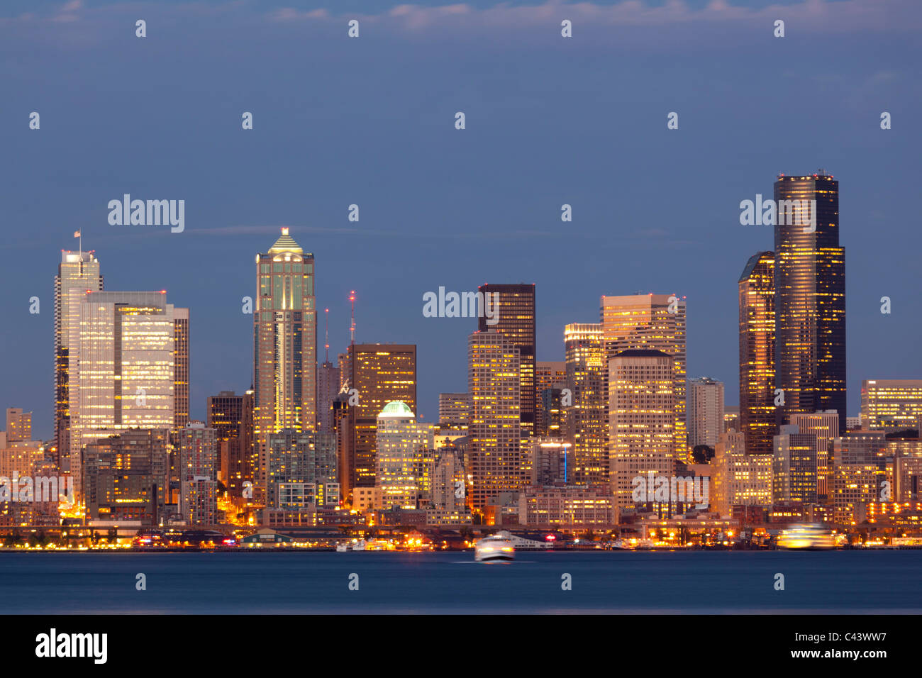Seattle skyline from alki beach hi-res stock photography and images - Alamy