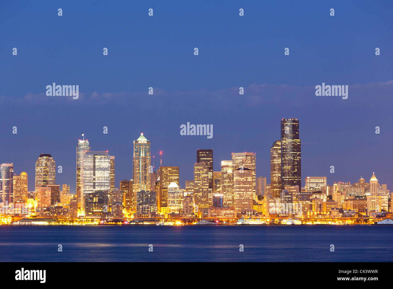 Seattle skyline from alki beach hi-res stock photography and images - Alamy