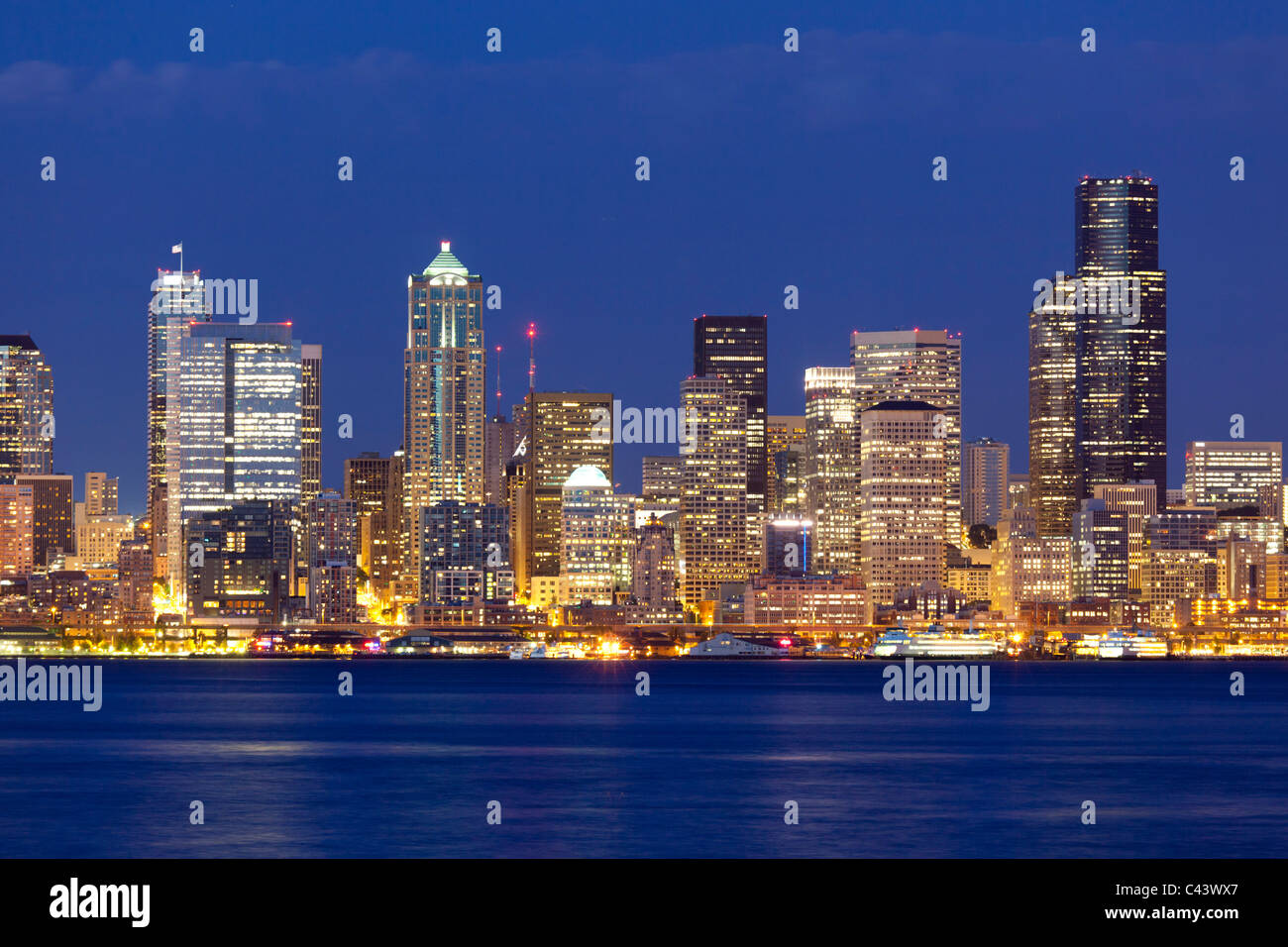 Seattle skyline from alki beach hi-res stock photography and images - Alamy