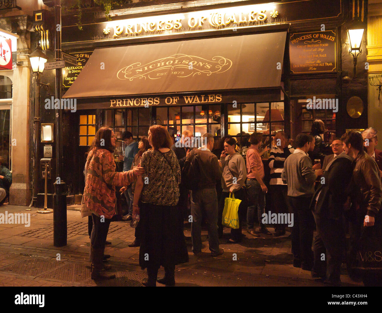 drinkers on a warm summer evening outside the Princess of wales pub in ...