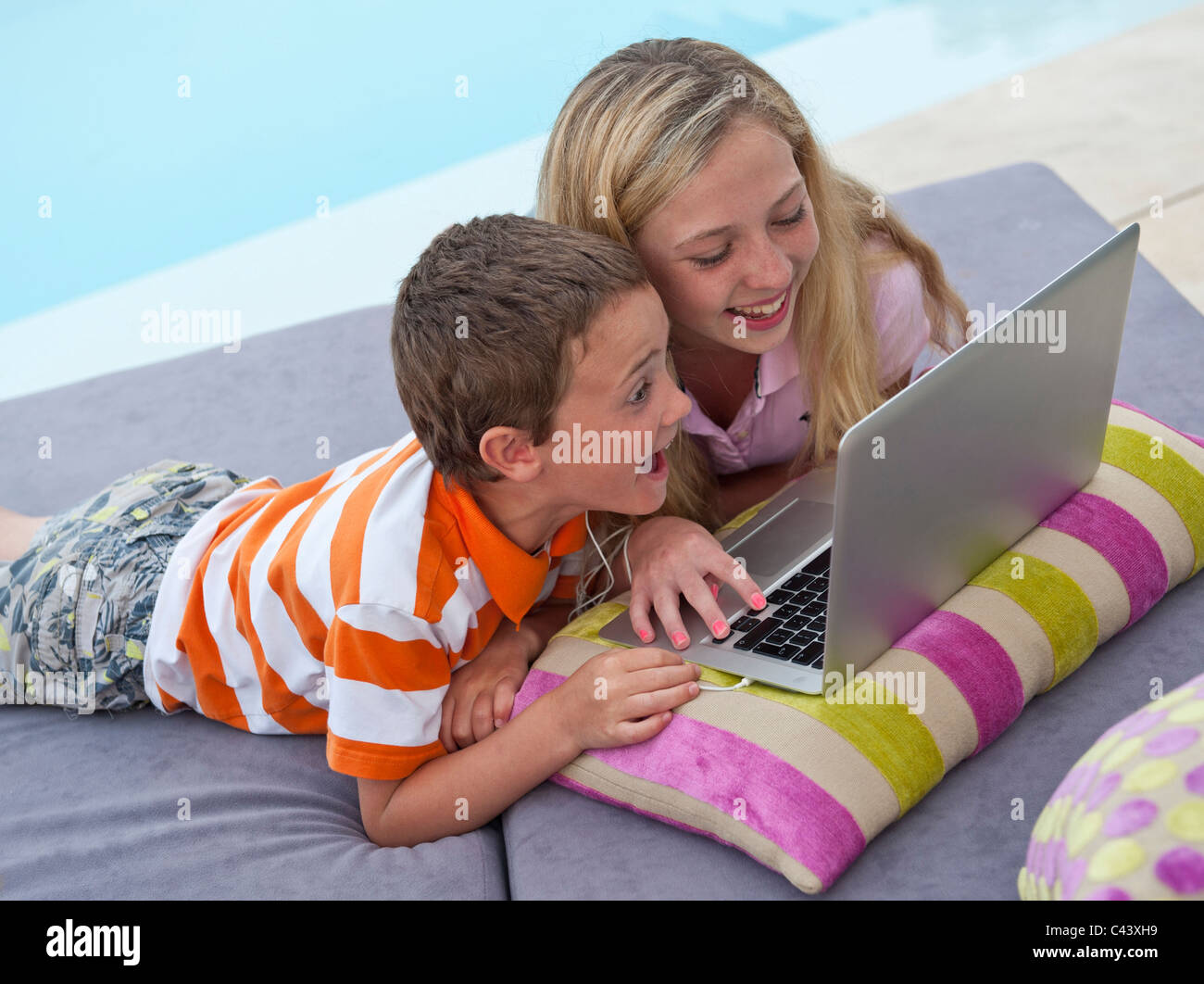 Teens laughing screen hi-res stock photography and images - Alamy