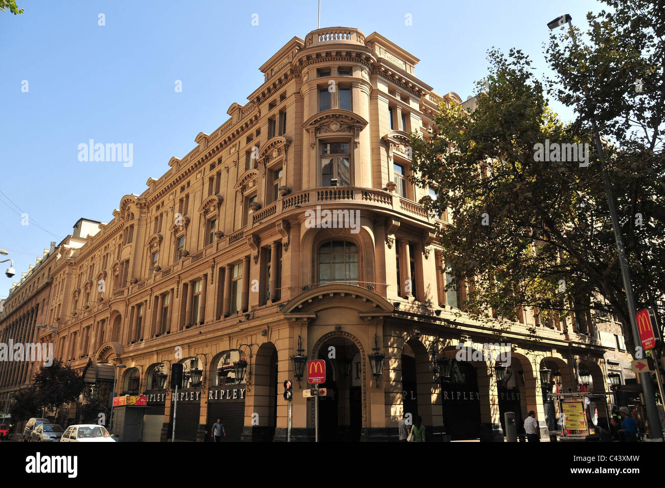 Large arches ground floor building hi-res stock photography and images ...