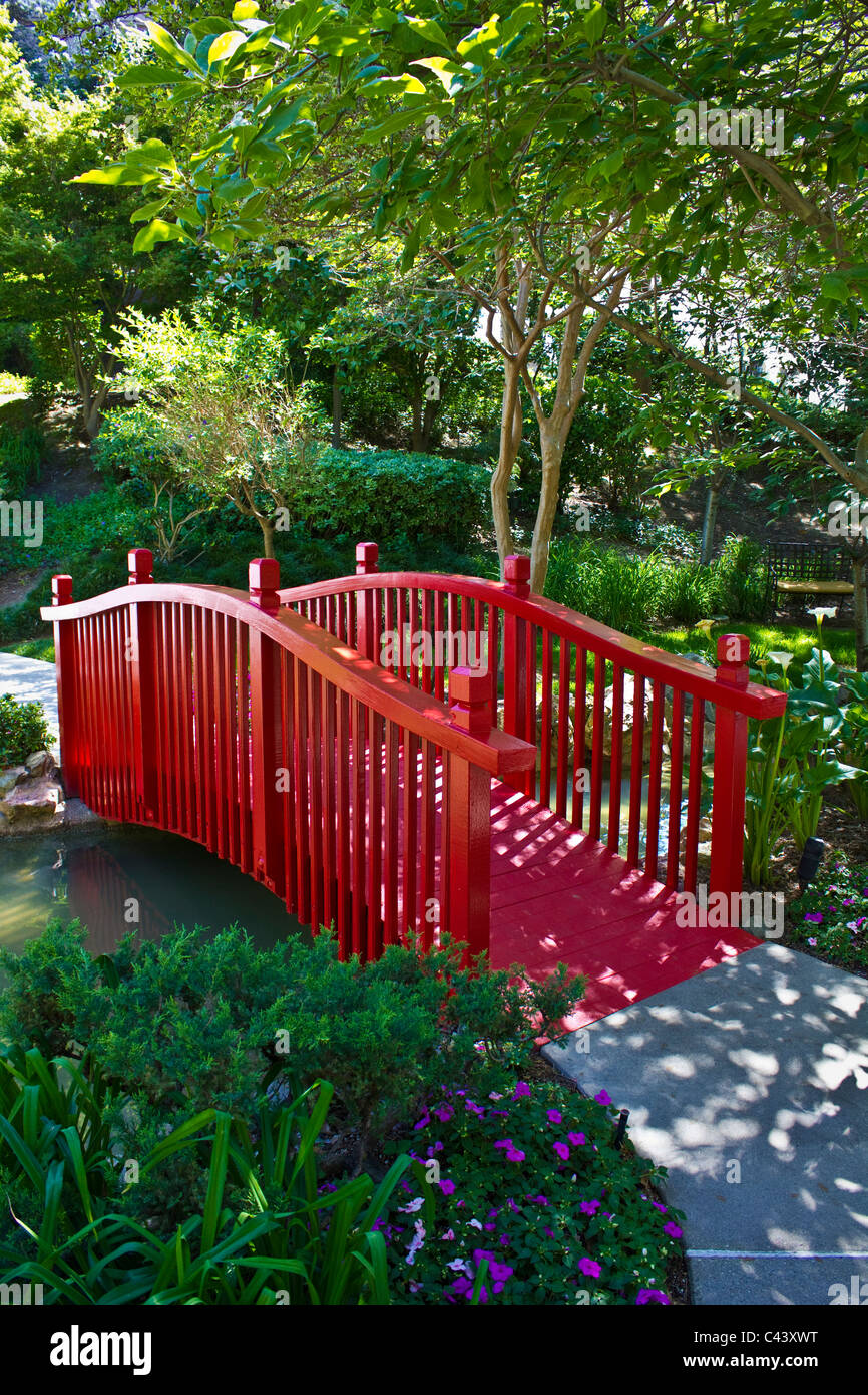 Wooden red bridge hi-res stock photography and images - Alamy