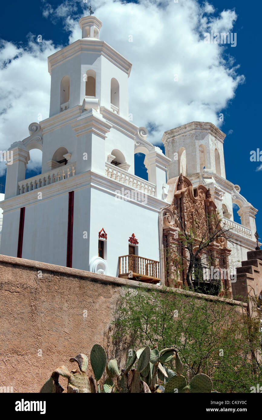 Arizona spanish colonial mission hi-res stock photography and images ...