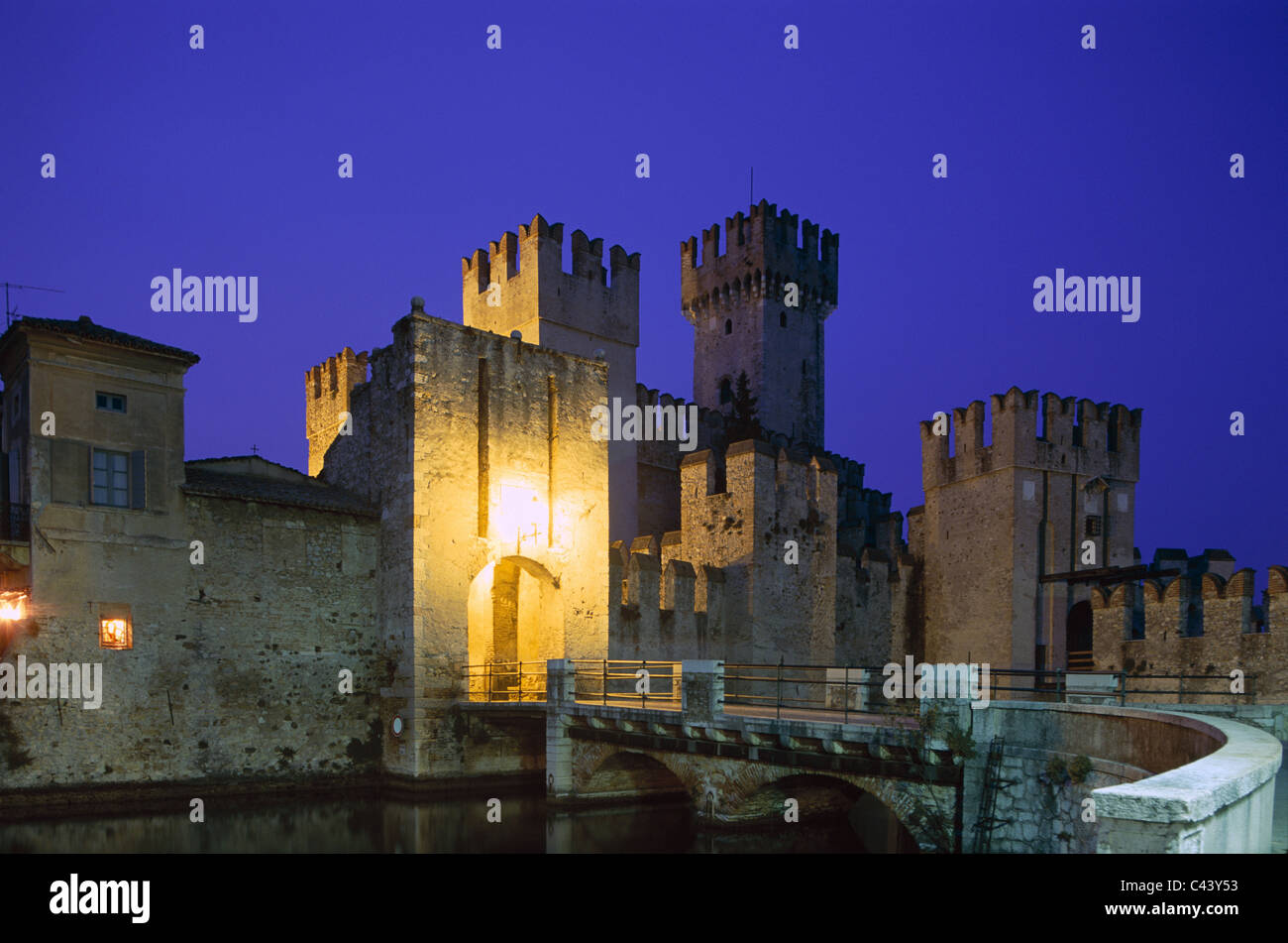 Castle, Holiday, Italy, Europe, Lake garda, Landmark, Night, Rocca ...