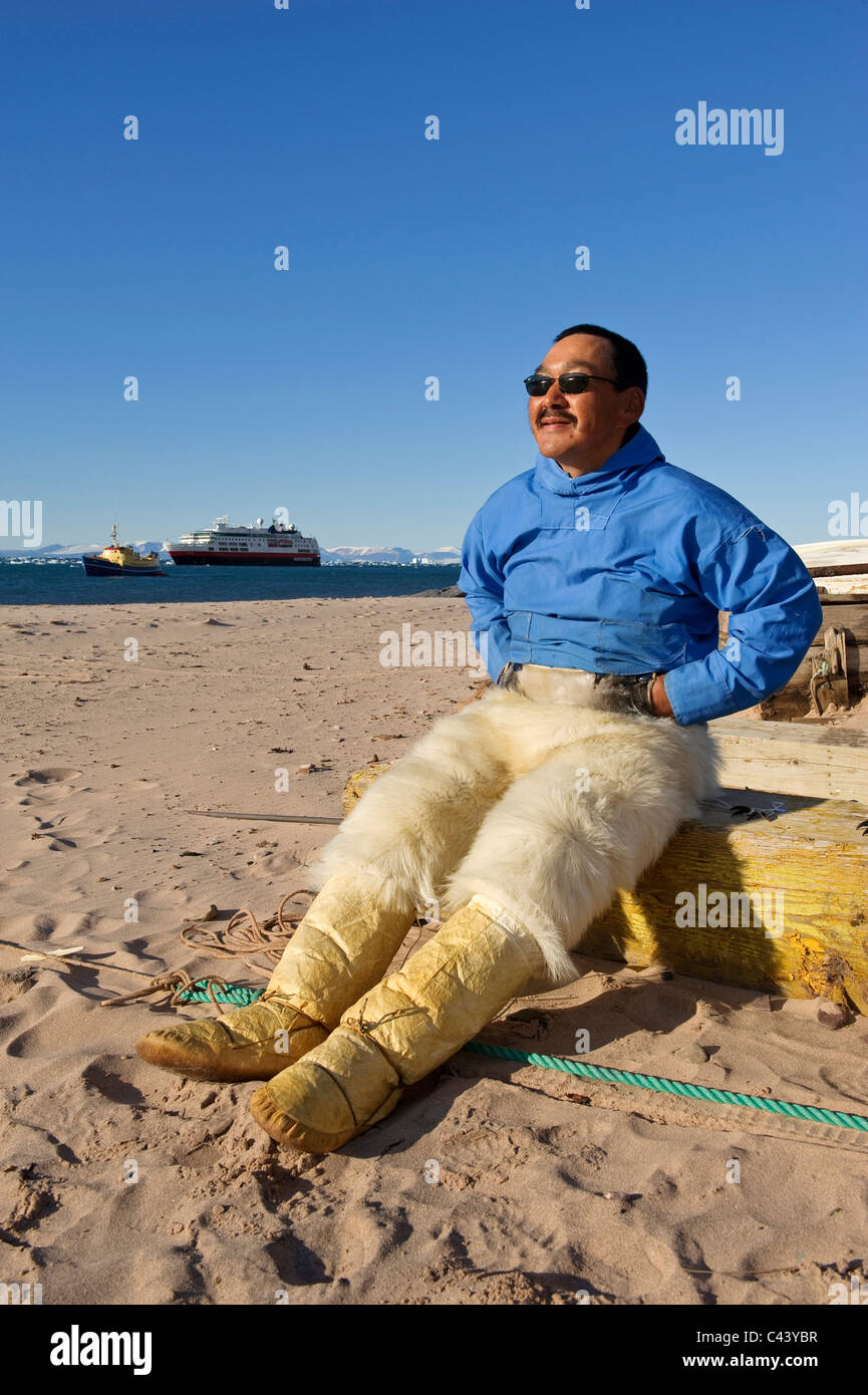 Inuit man portrait hi-res stock photography and images - Alamy