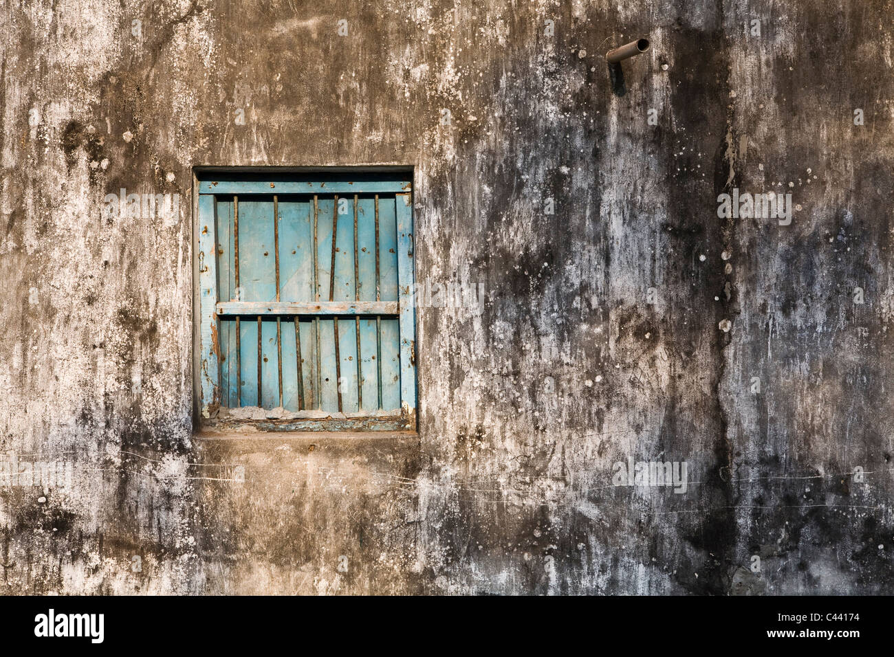 Diu style door design and window, Diu, Gujarat, India Stock Photo - Alamy