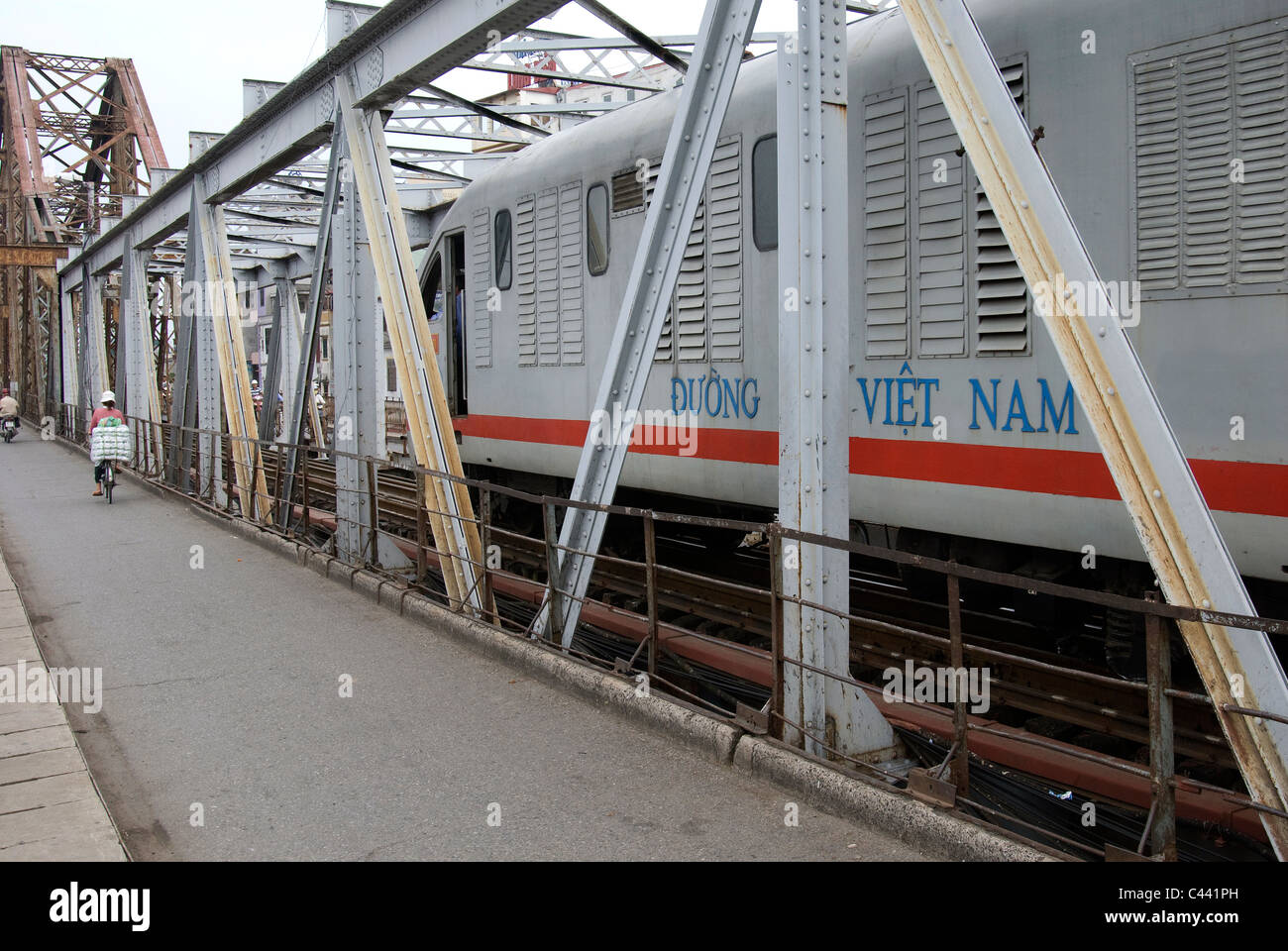 Vietnam passenger train hanoi hi-res stock photography and images - Alamy