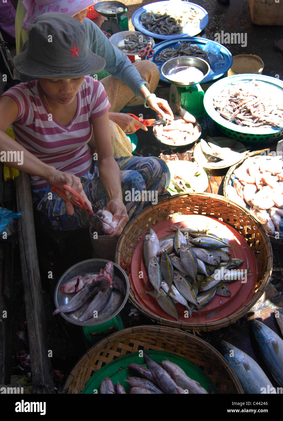 Street market scene, Vietnam Stock Photo - Alamy