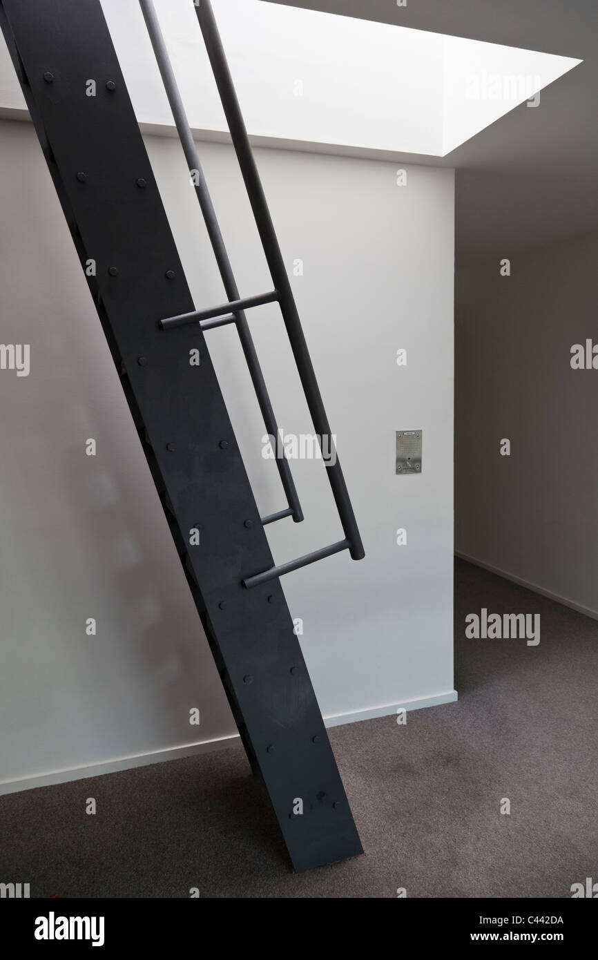 Lit corridor hi-res stock photography and images - Alamy