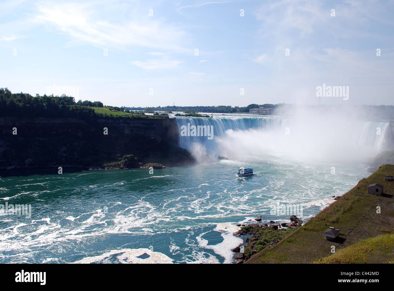 Mist boat a Niagara Falls, Ontario, Canada Stock Photo - Alamy