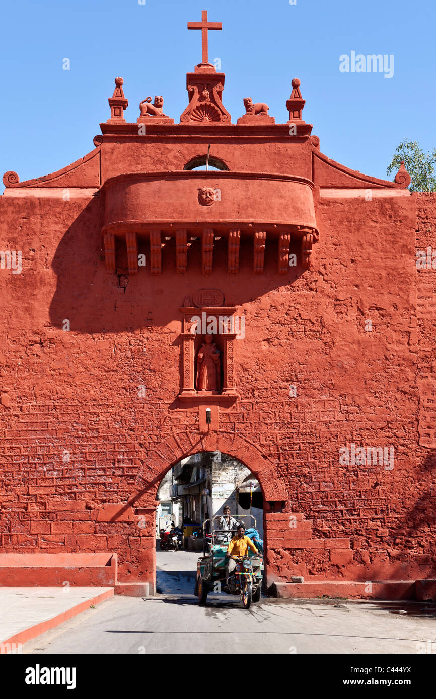 Old city gate. Diu. India Stock Photo - Alamy