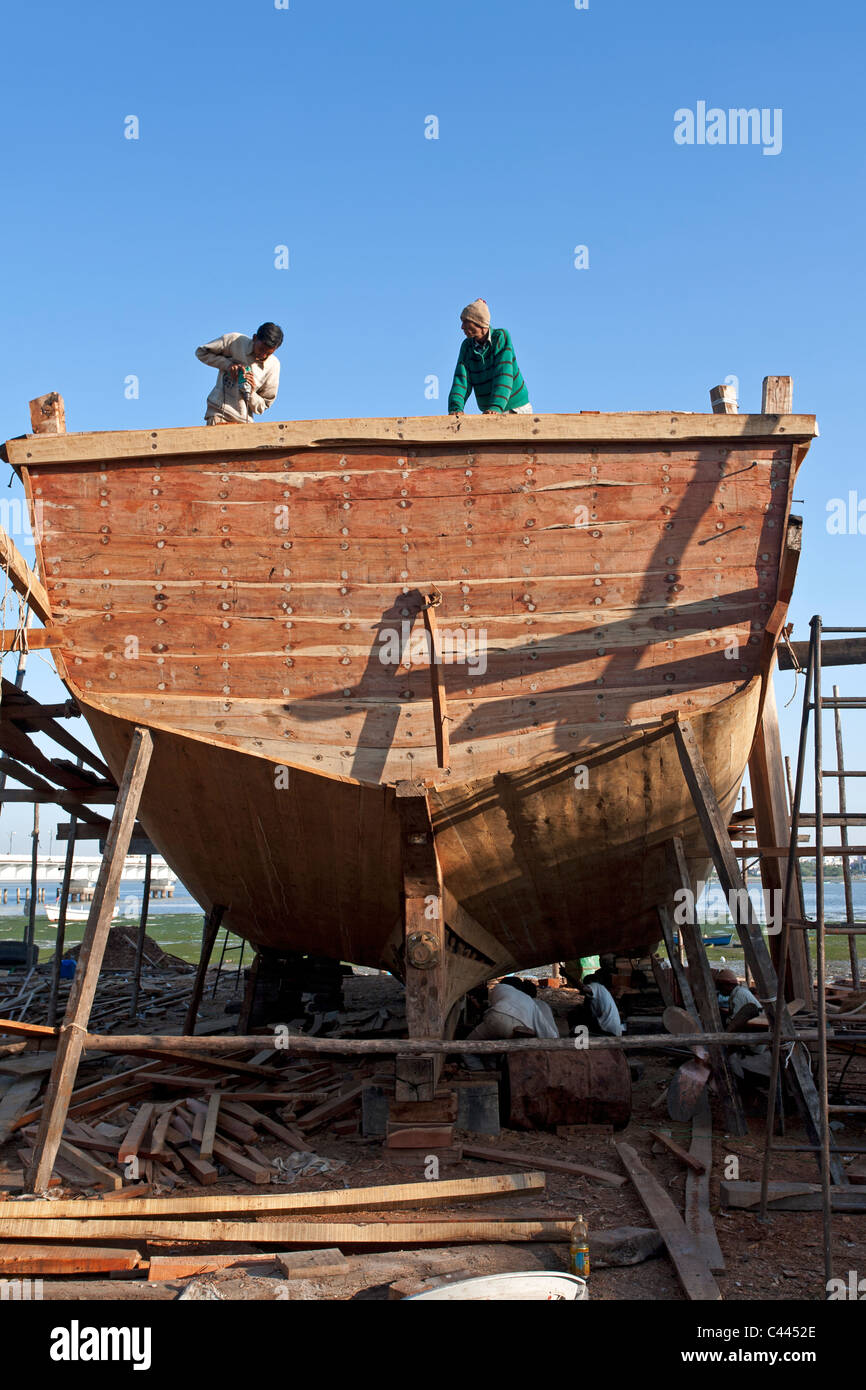 India shipyard hi-res stock photography and images - Alamy