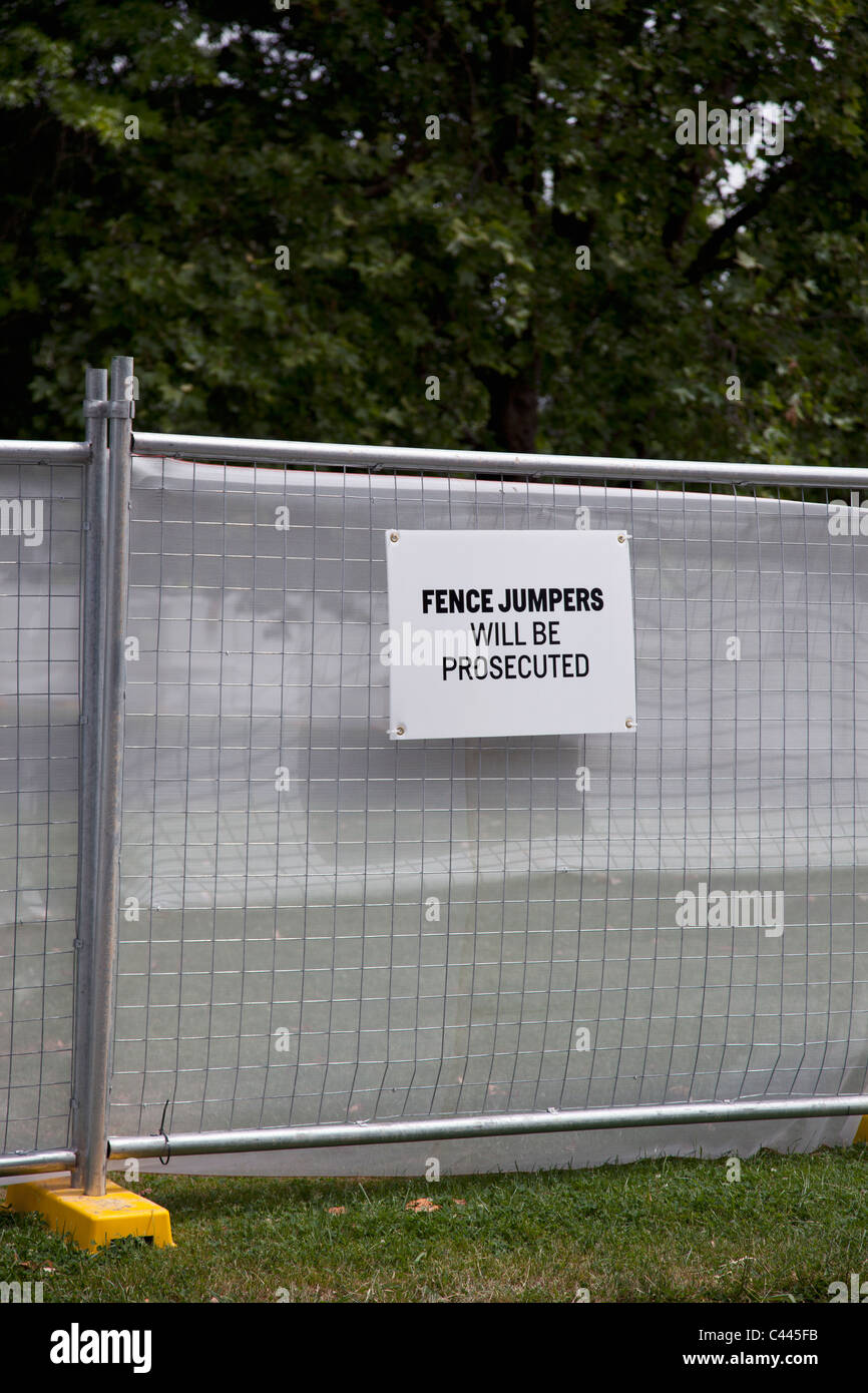 Warning sign text fence communication hi-res stock photography and ...