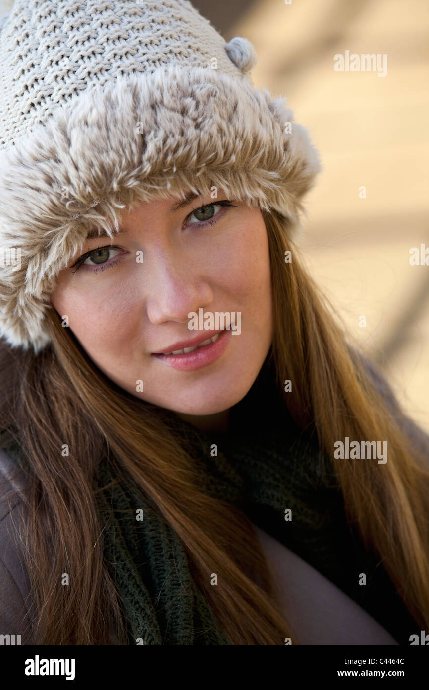 Woman with hat pose Stock Photo - Alamy
