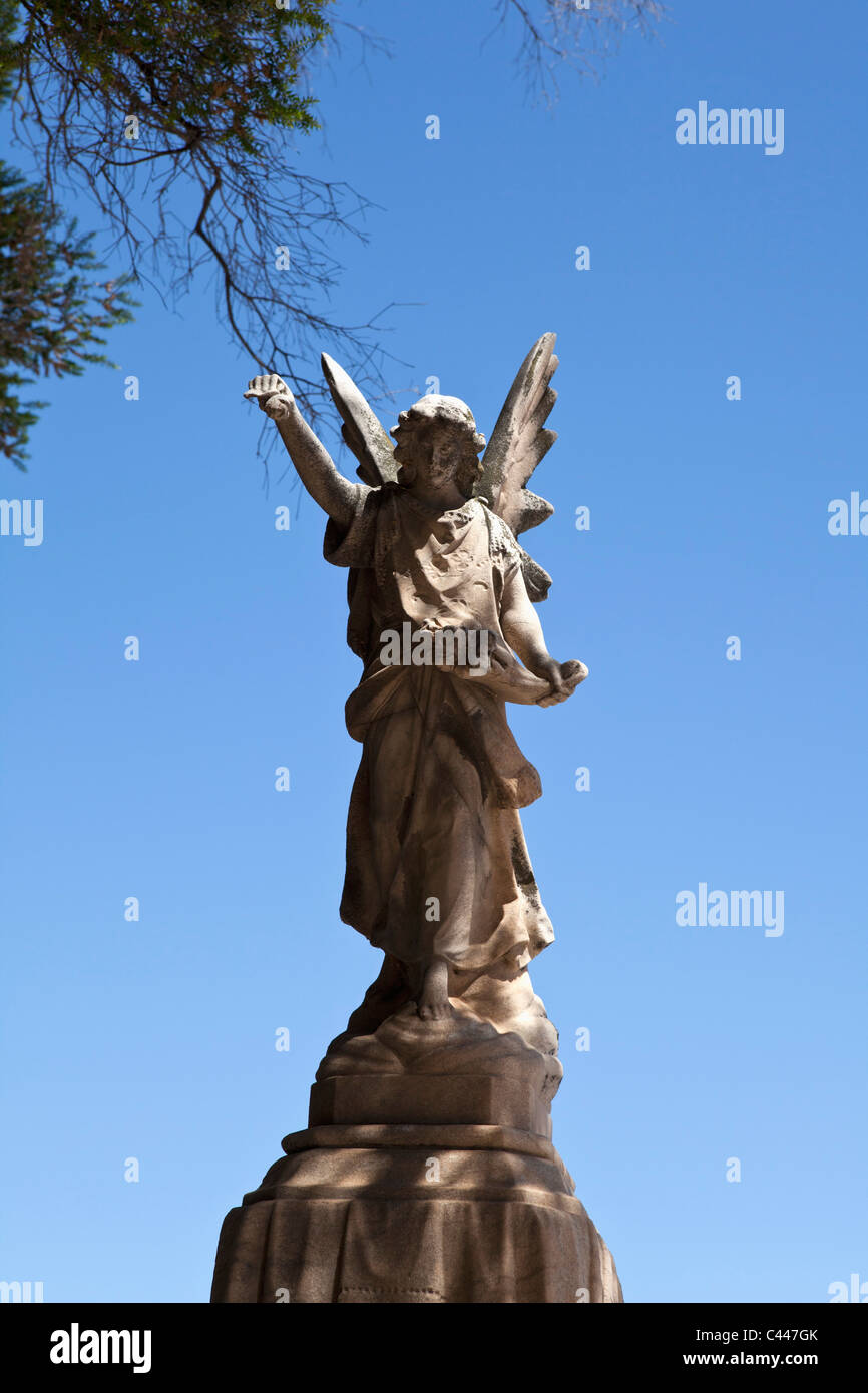 Statue of an angel Stock Photo - Alamy