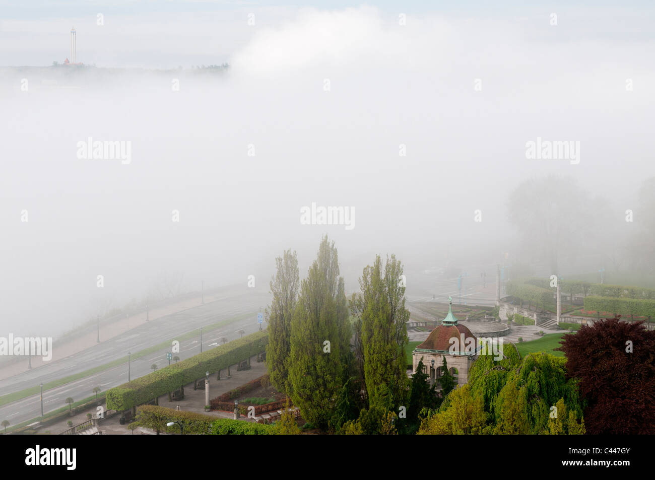 Heavy fog rises above Niagara Falls, Ontario Canada Stock Photo - Alamy