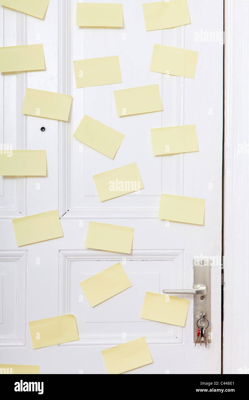 Blank adhesive notes attached to a front door Stock Photo - Alamy