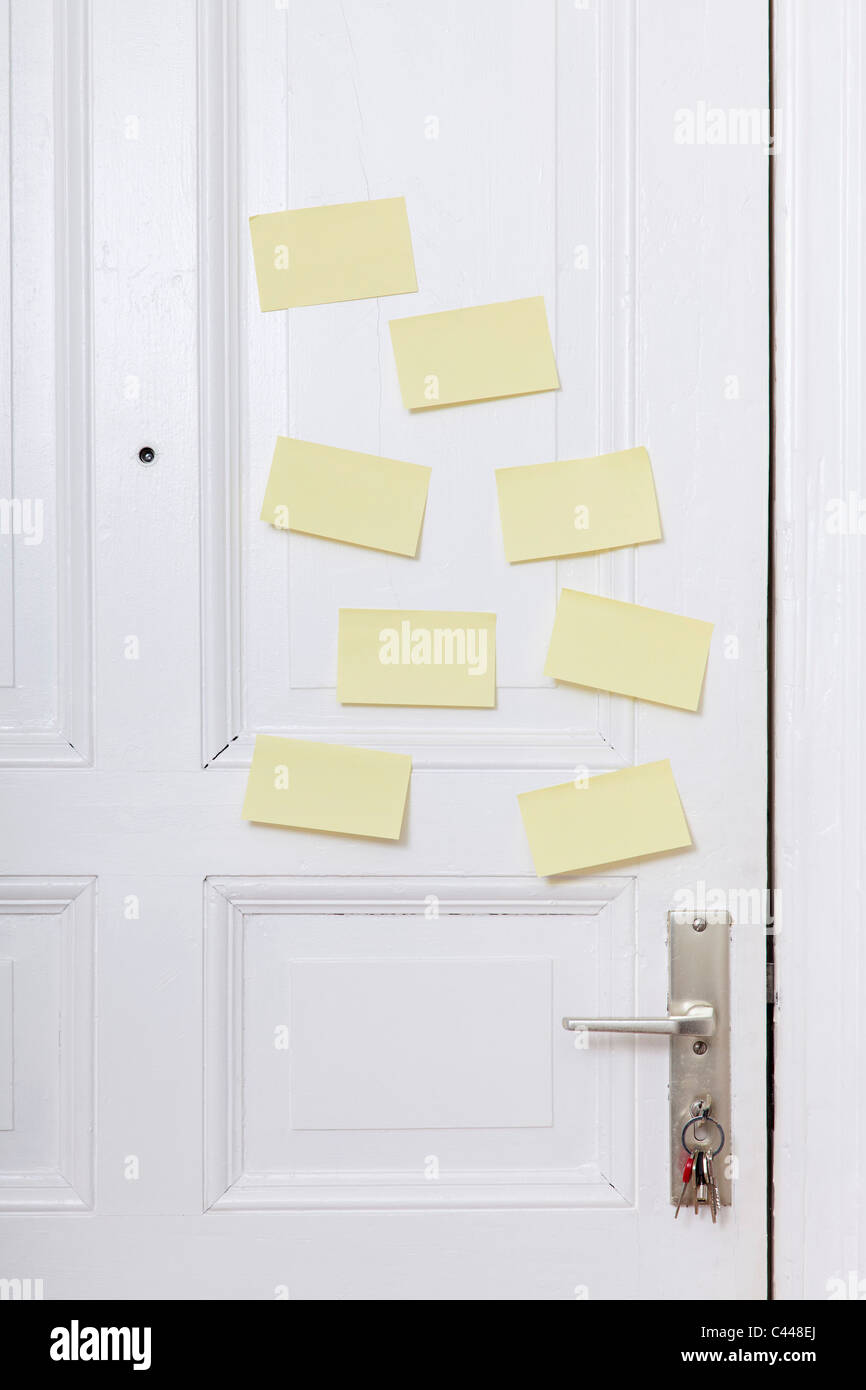 Blank adhesive notes attached to a front door Stock Photo - Alamy