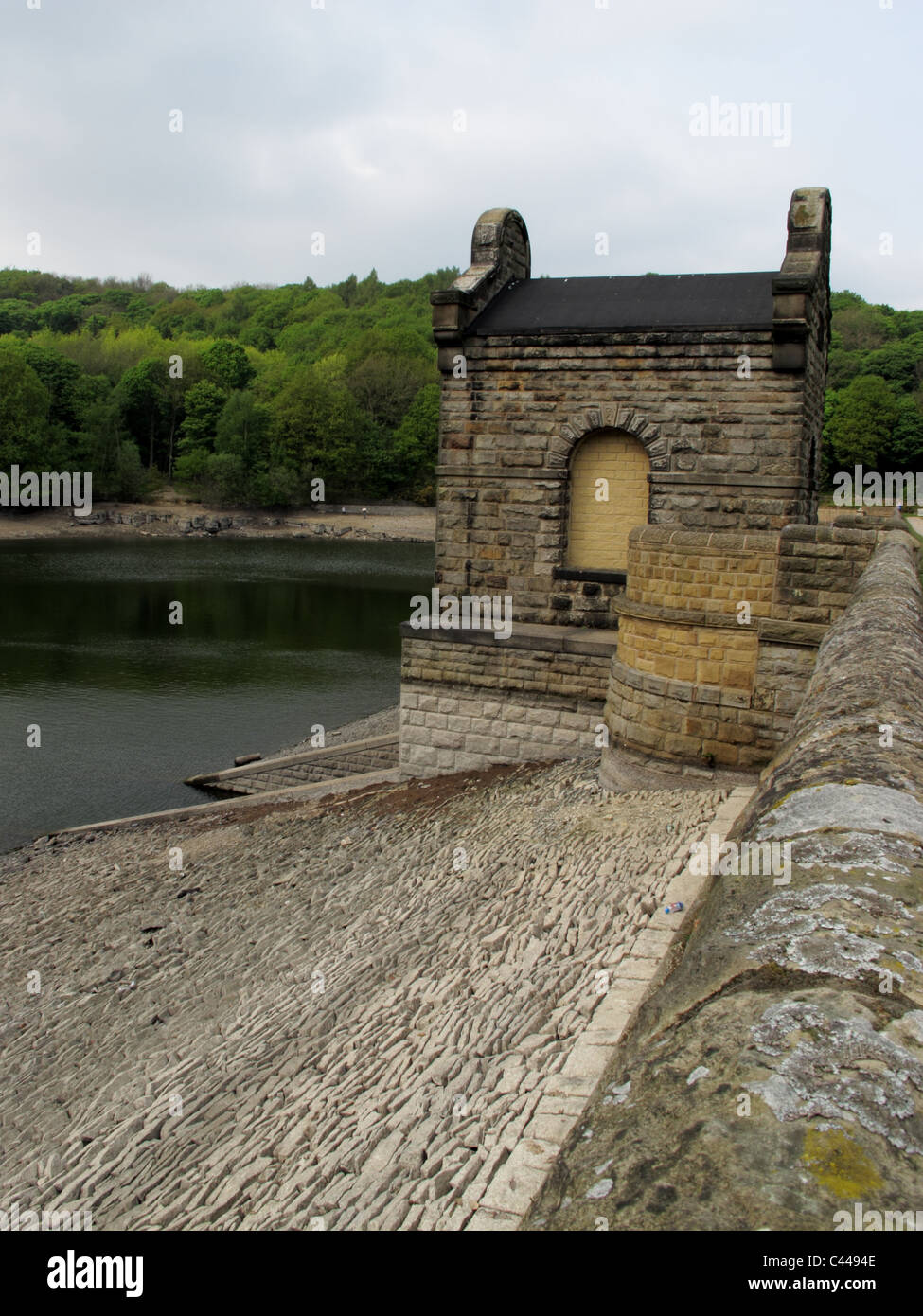 Linacre Reservoir near Chesterfield with very low water levels ...