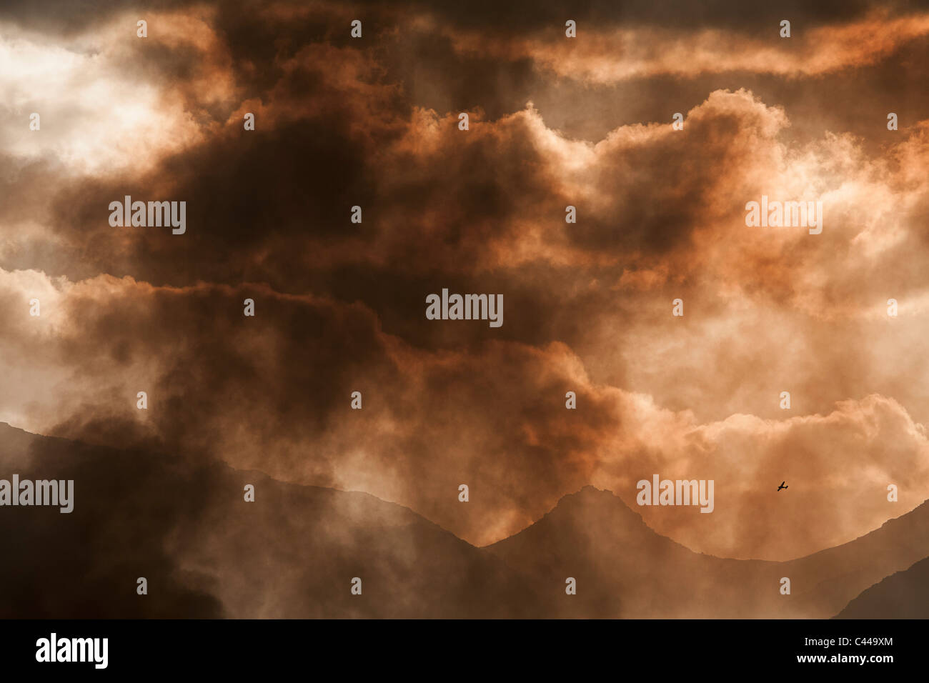 Flying over the horizon hi-res stock photography and images - Alamy