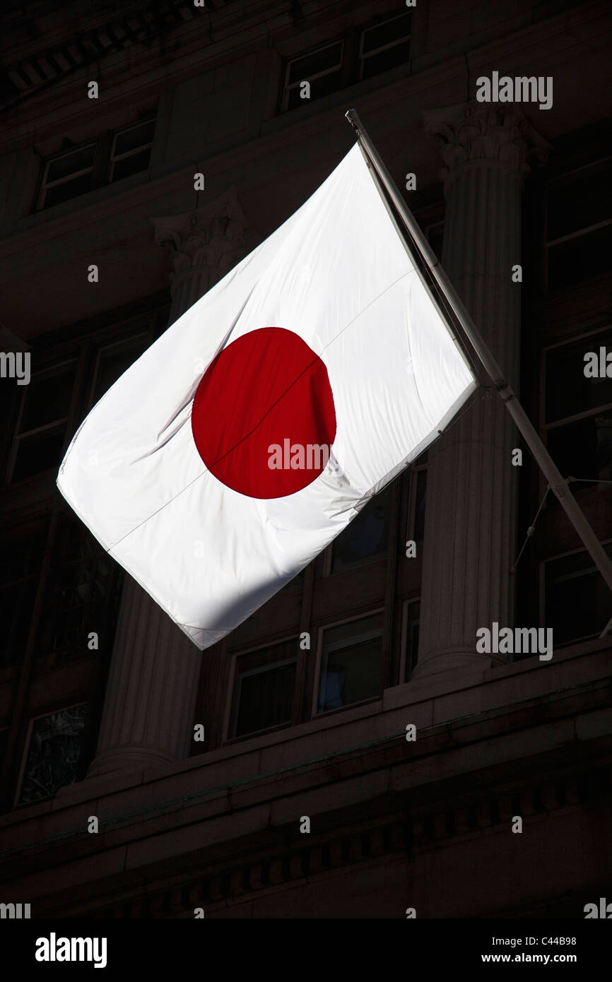 Flag on new york building hi-res stock photography and images - Alamy
